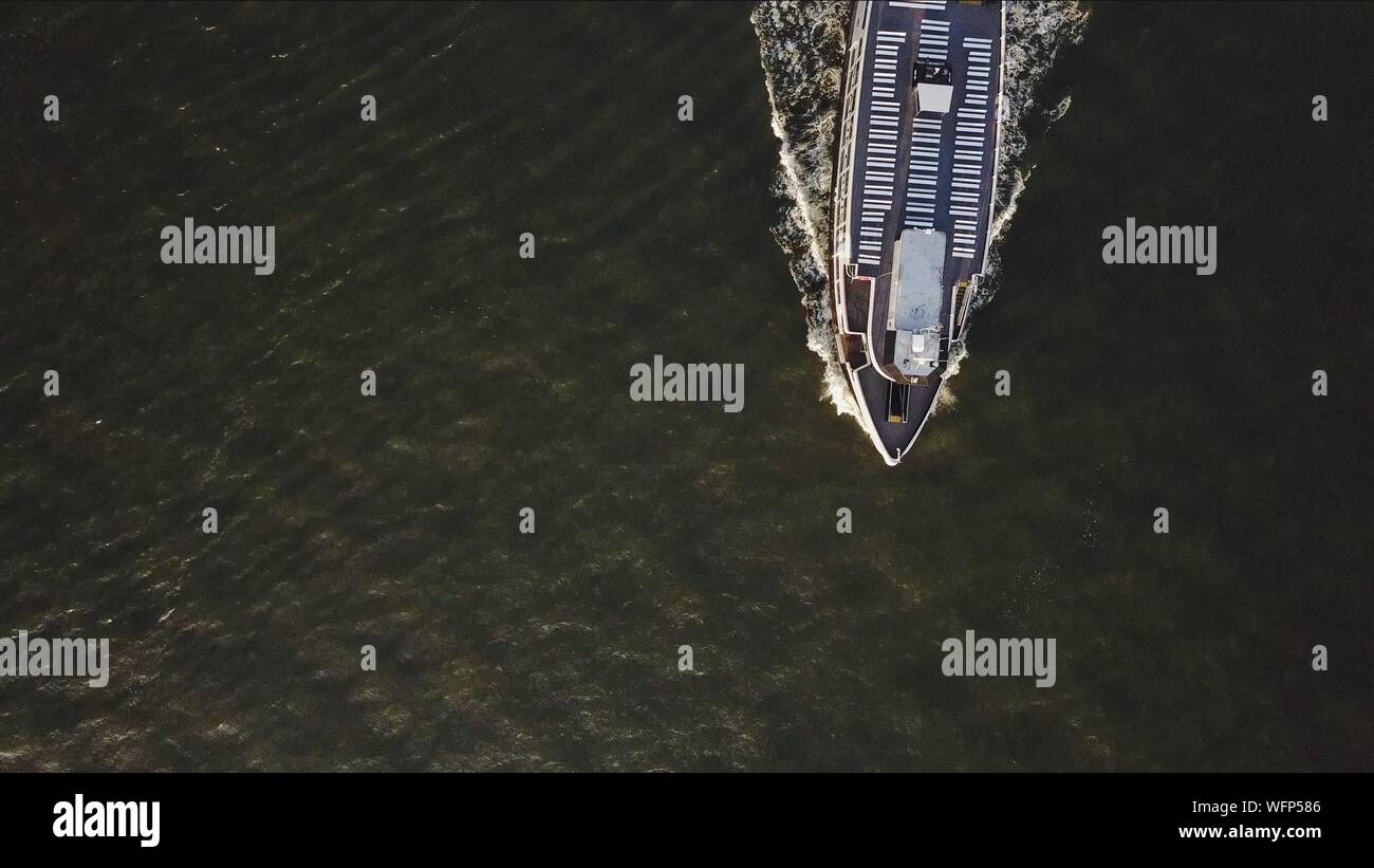Aerial view of ship hi-res stock photography and images - Alamy