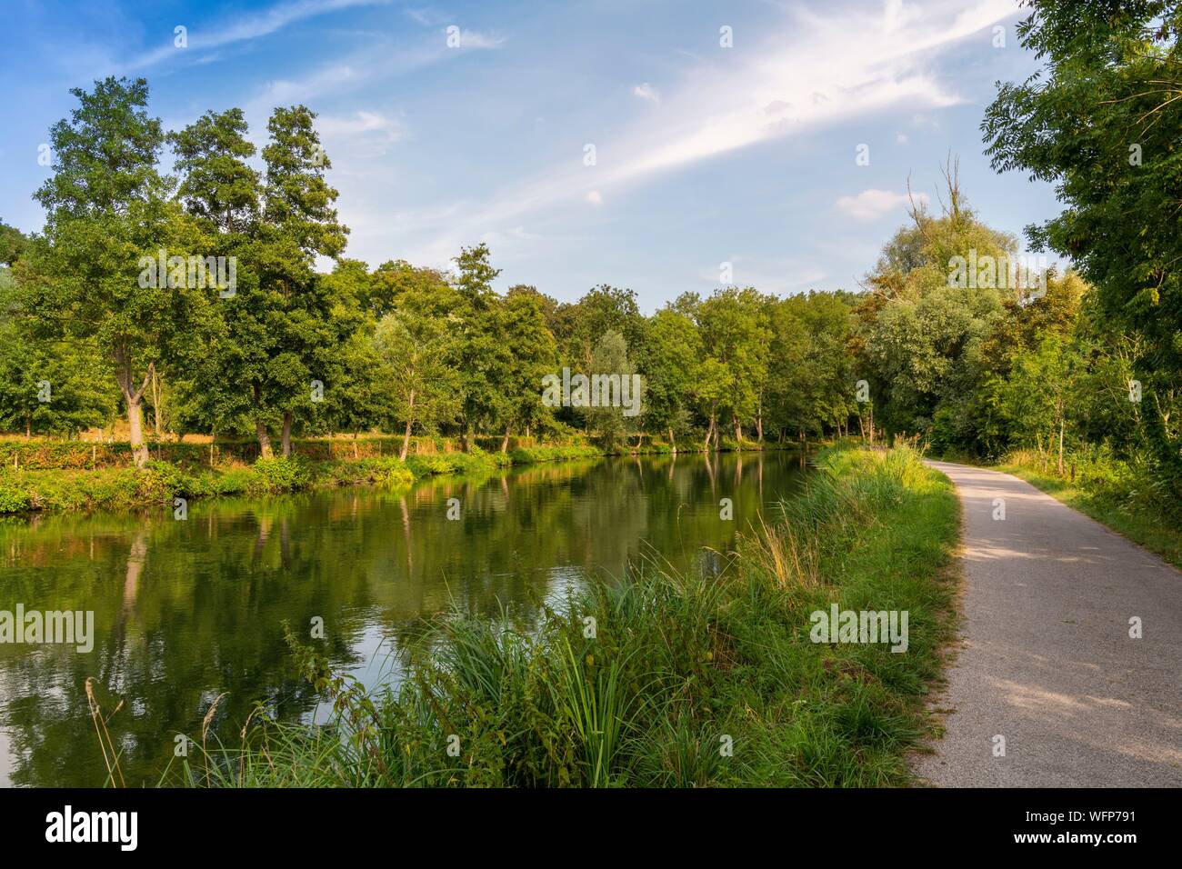 France, Somme, Valley of the Somme, Long, the banks of the Somme along ...