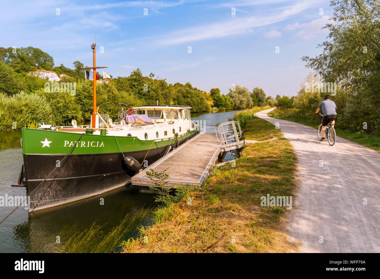 France, Somme, Valley of the Somme, Long, the banks of the Somme along ...