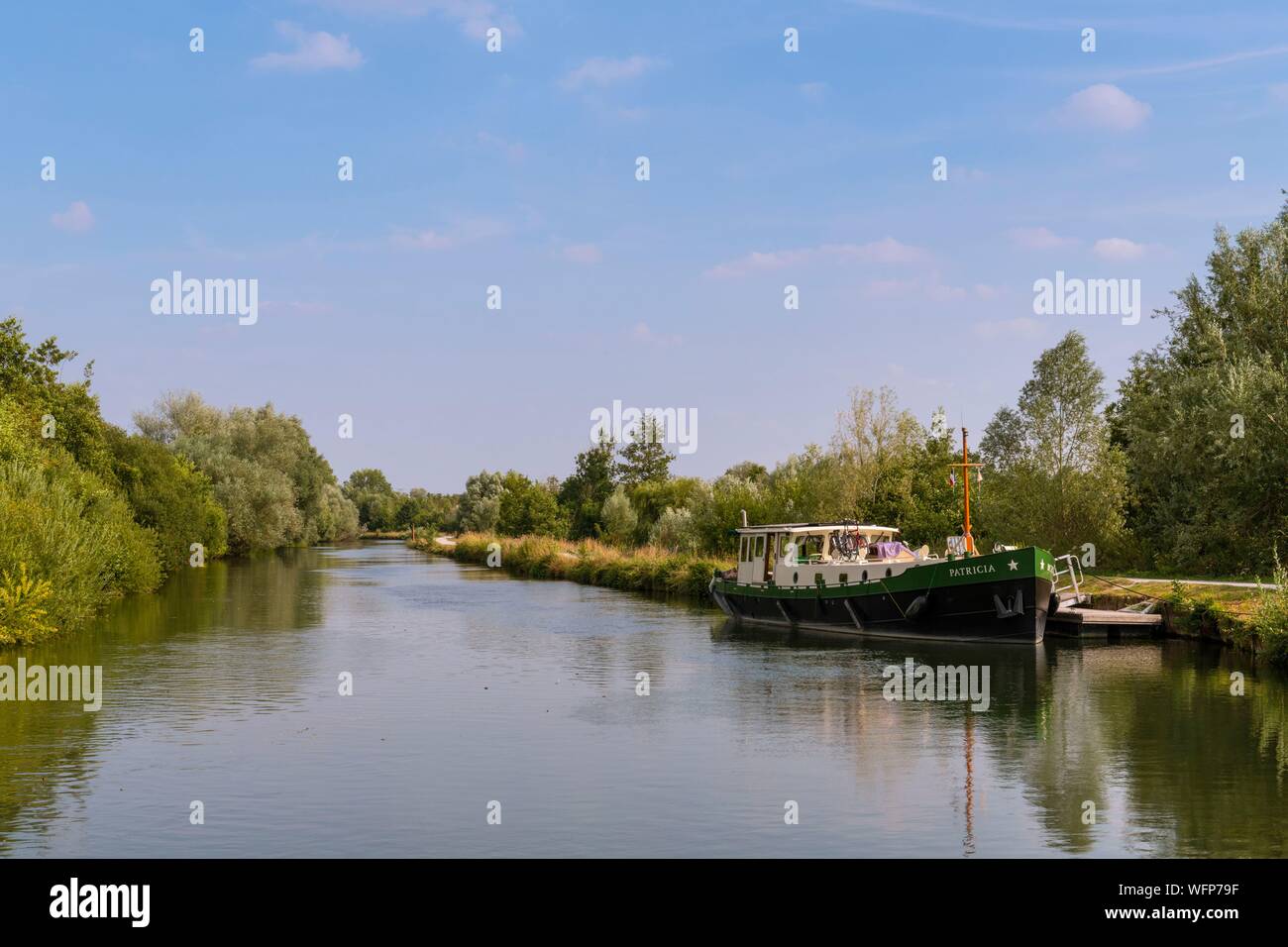 France, Somme, Valley of the Somme, Long, the banks of the Somme along ...