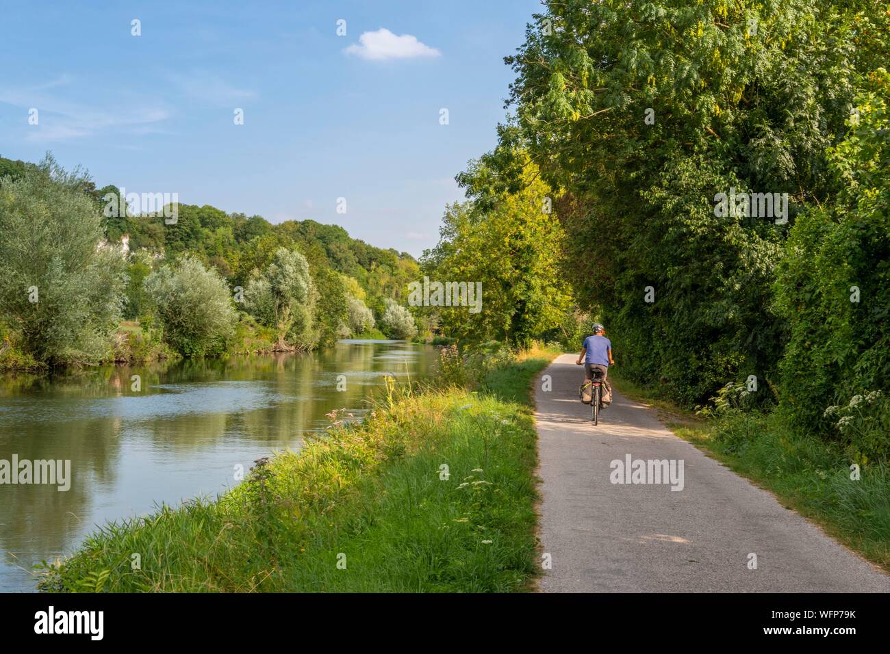 France, Somme, Valley of the Somme, Long, the banks of the Somme along ...