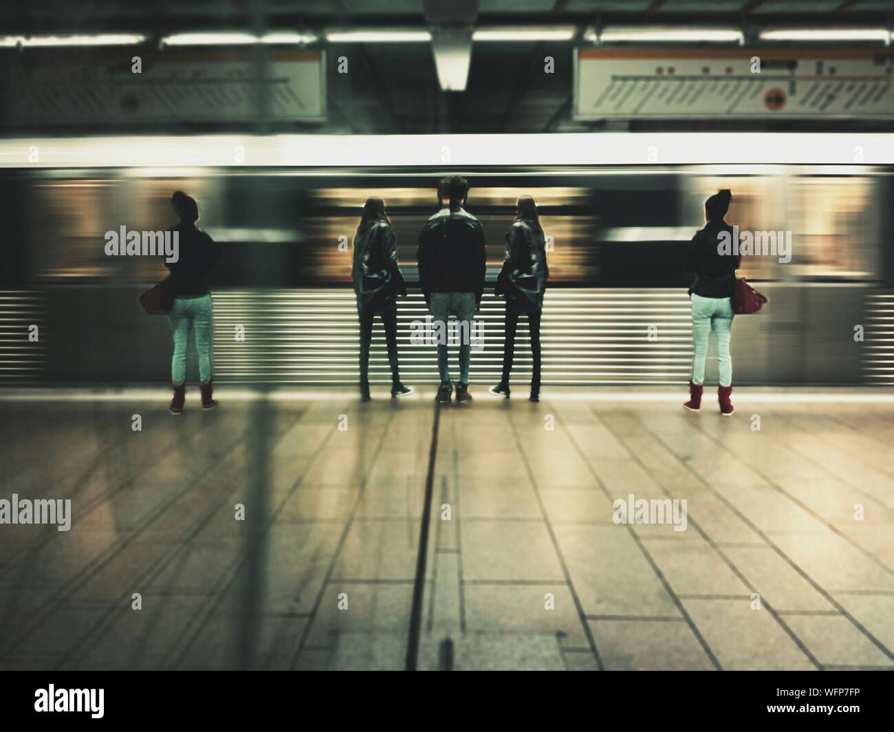 People platform moving train hi-res stock photography and images - Alamy
