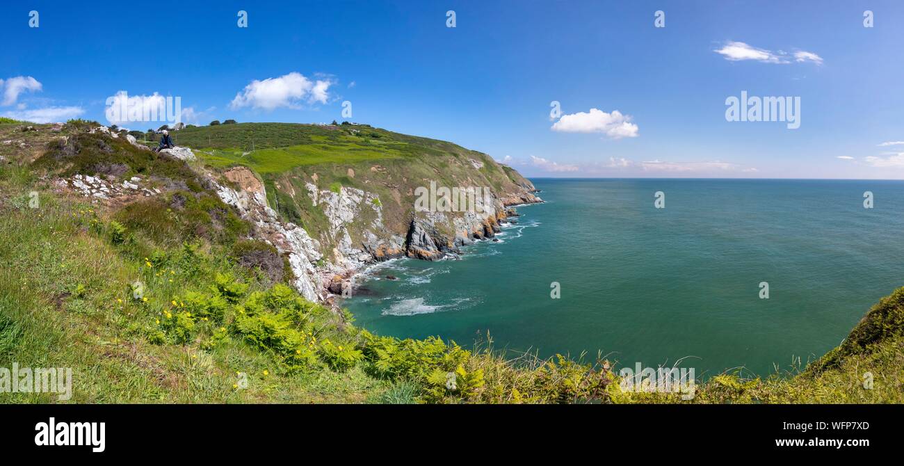 Ireland, Fingal County, Northern Dublin suburbs, Howth, cliff hiking ...