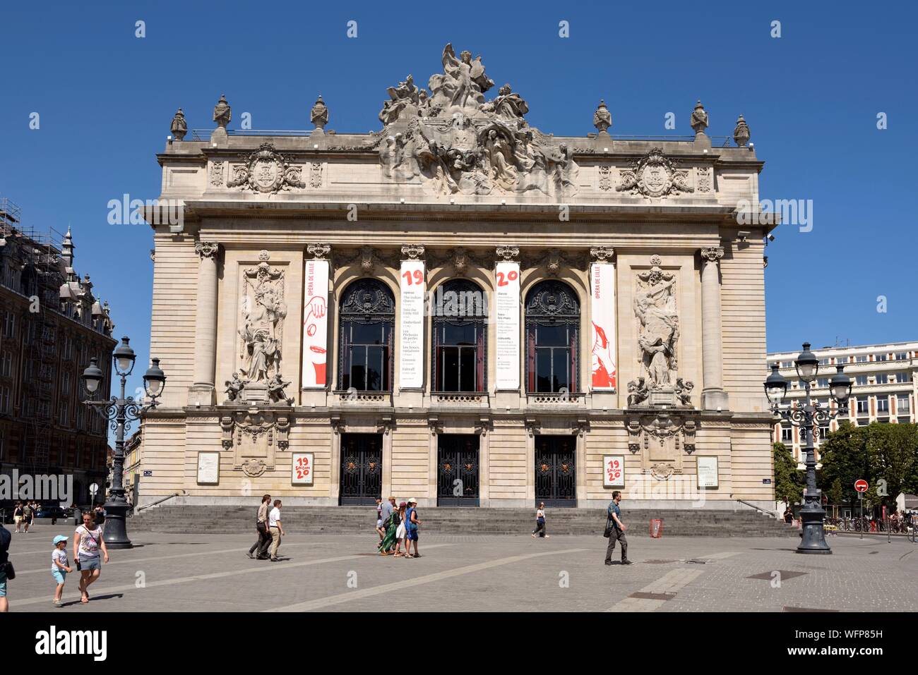 Opera facade hi-res stock photography and images - Alamy