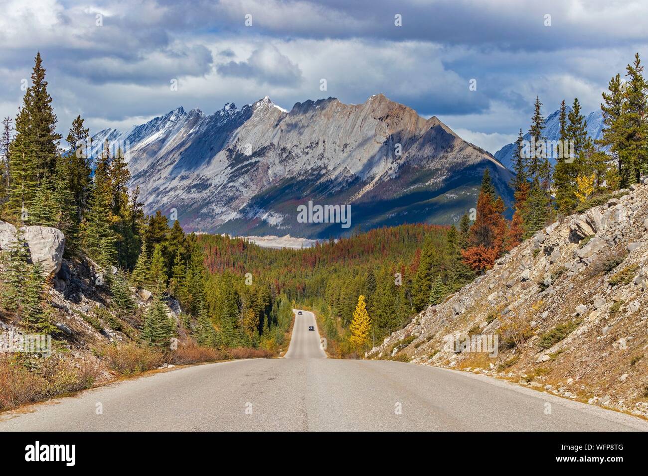 Maligne road colin range jasper hi-res stock photography and images - Alamy