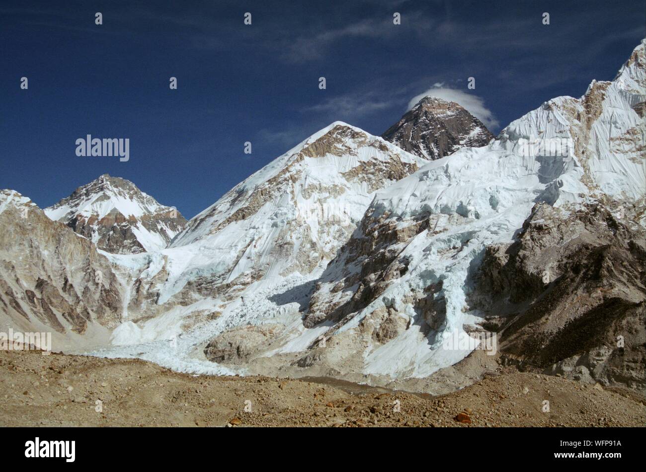 Mount everest scenic hi-res stock photography and images - Alamy