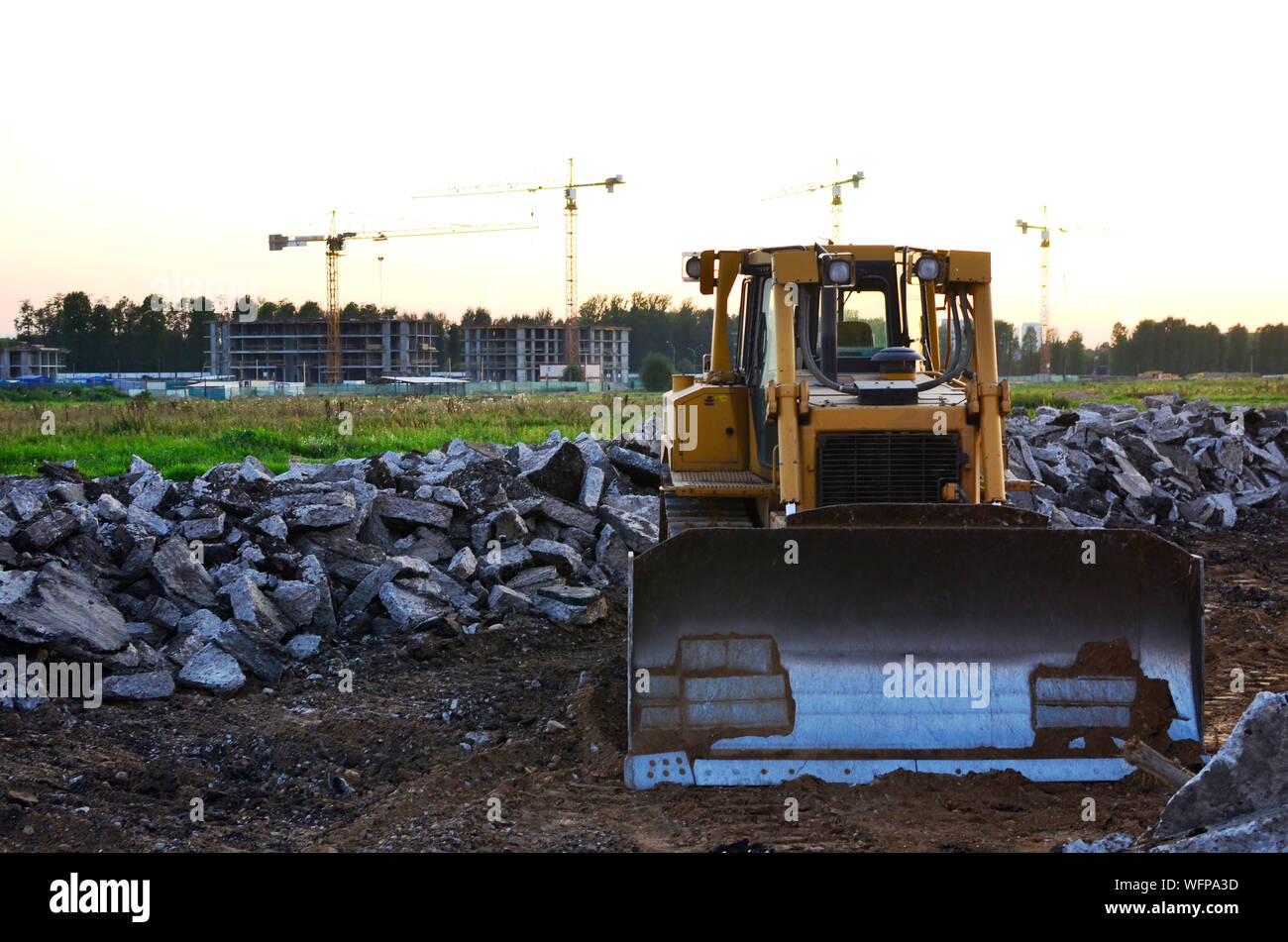 Track-type bulldozer, earth-moving equipment. Land clearing, grading ...