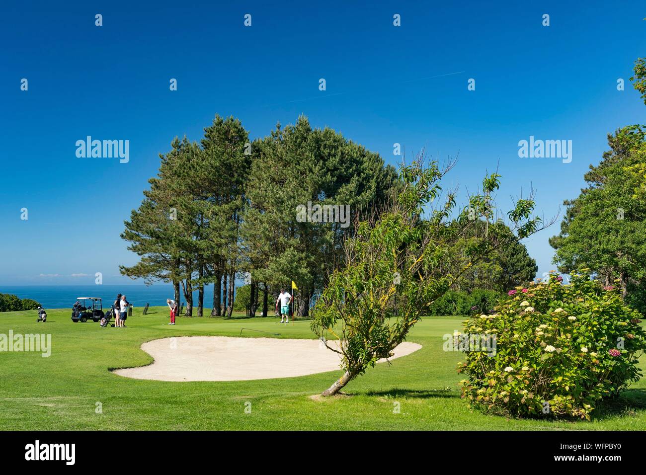 Golf course etretat normandy france hi-res stock photography and images ...