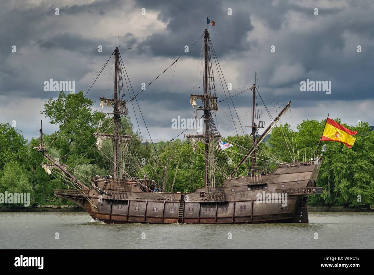 16th century spanish galleon hi-res stock photography and images - Alamy