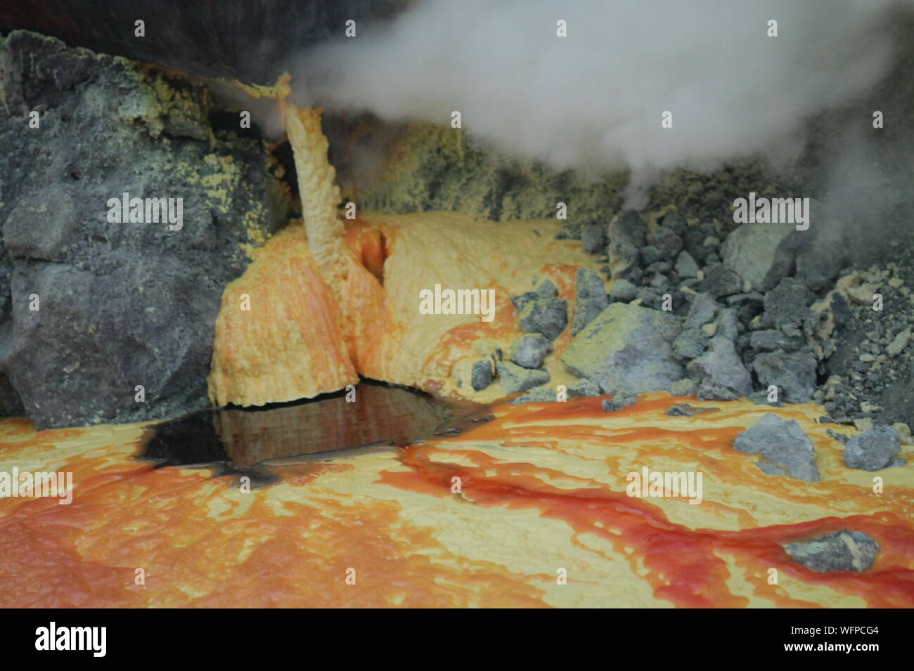 Sulfur rock hi-res stock photography and images - Alamy