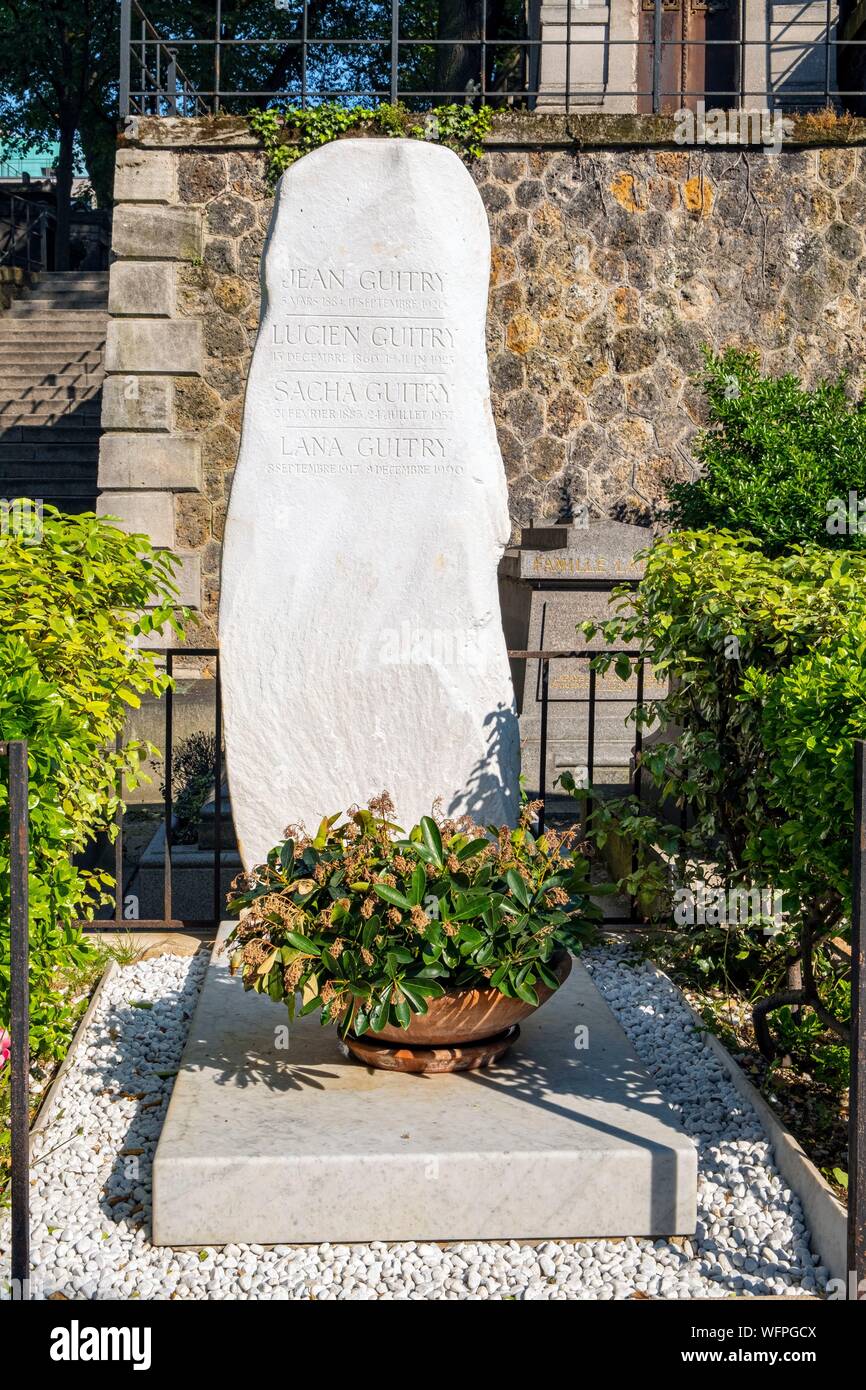 France, Paris, cemetery of Montmartre, tomb of Guitry Stock Photo - Alamy