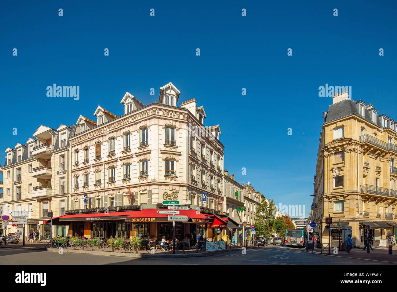 France, Hauts de Seine, Issy les Moulineaux, Place de l'Hotel de Ville ...
