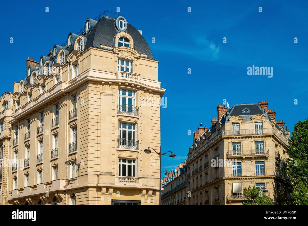 France, Paris, district of Monceau, Haussmann building Stock Photo - Alamy