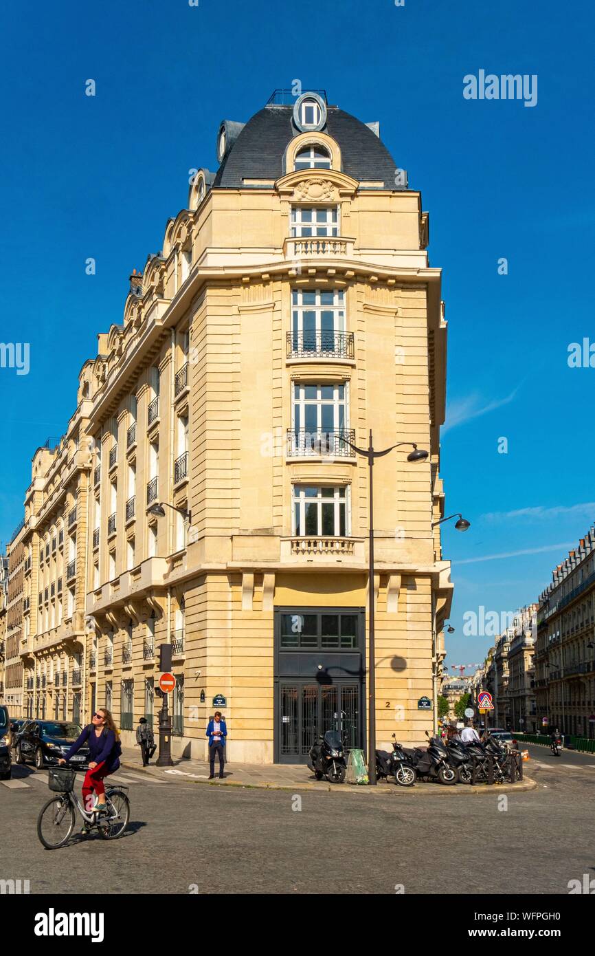 Monceau district hi-res stock photography and images - Alamy