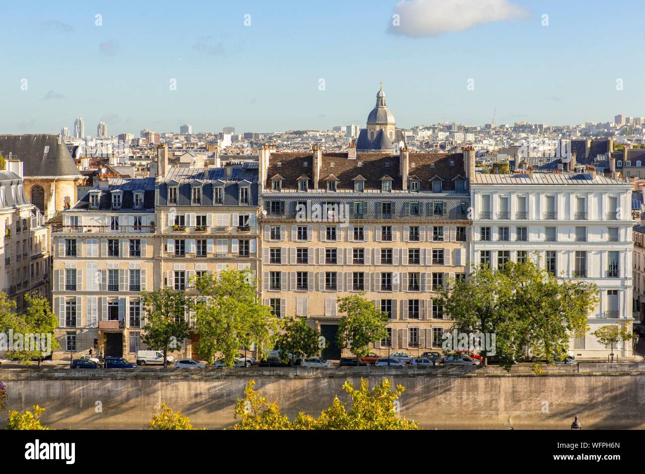 Paris 4th hi-res stock photography and images - Alamy