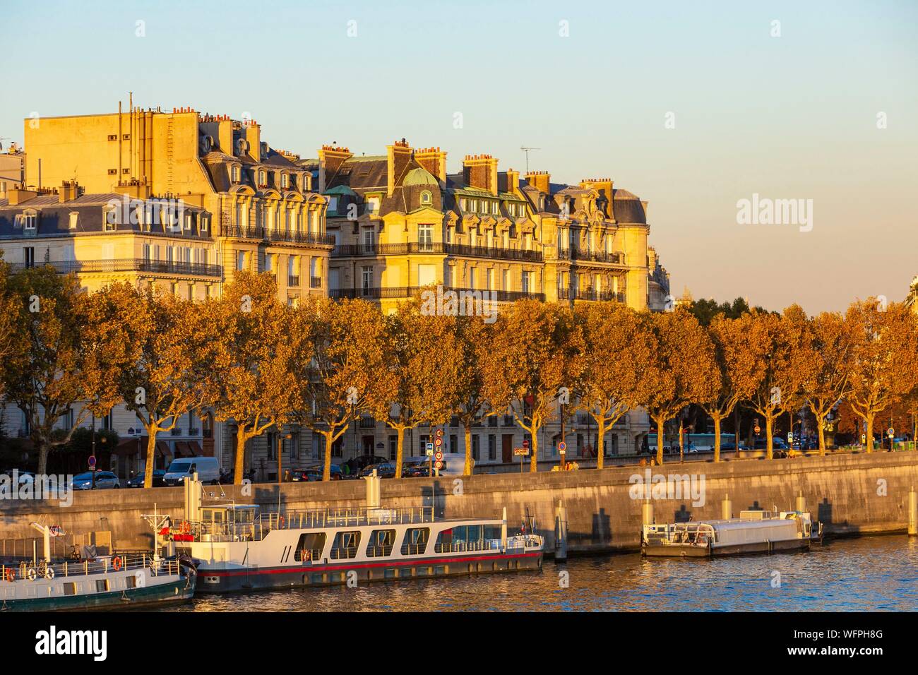 Paris 4th arrondissement hi-res stock photography and images - Alamy