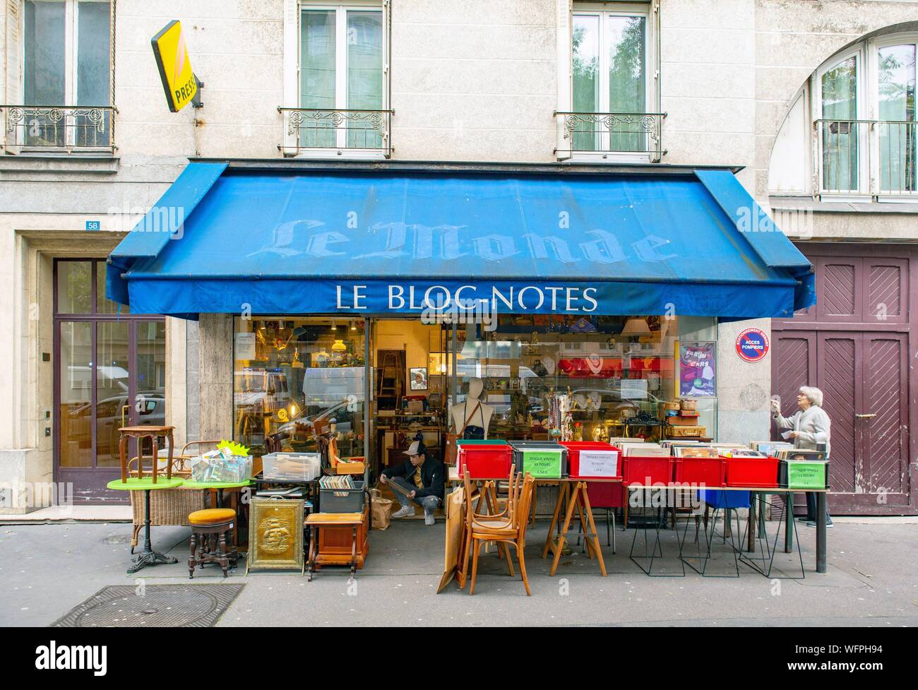France, Paris, flea market and antiques Stock Photo - Alamy