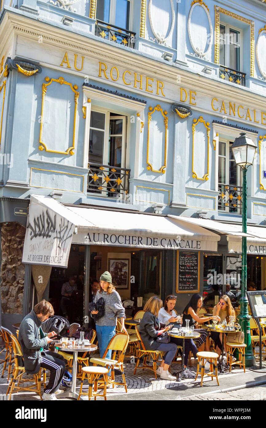 France, Paris, Rue Montorgueil, restaurant Au Rocher de Cancale Stock ...