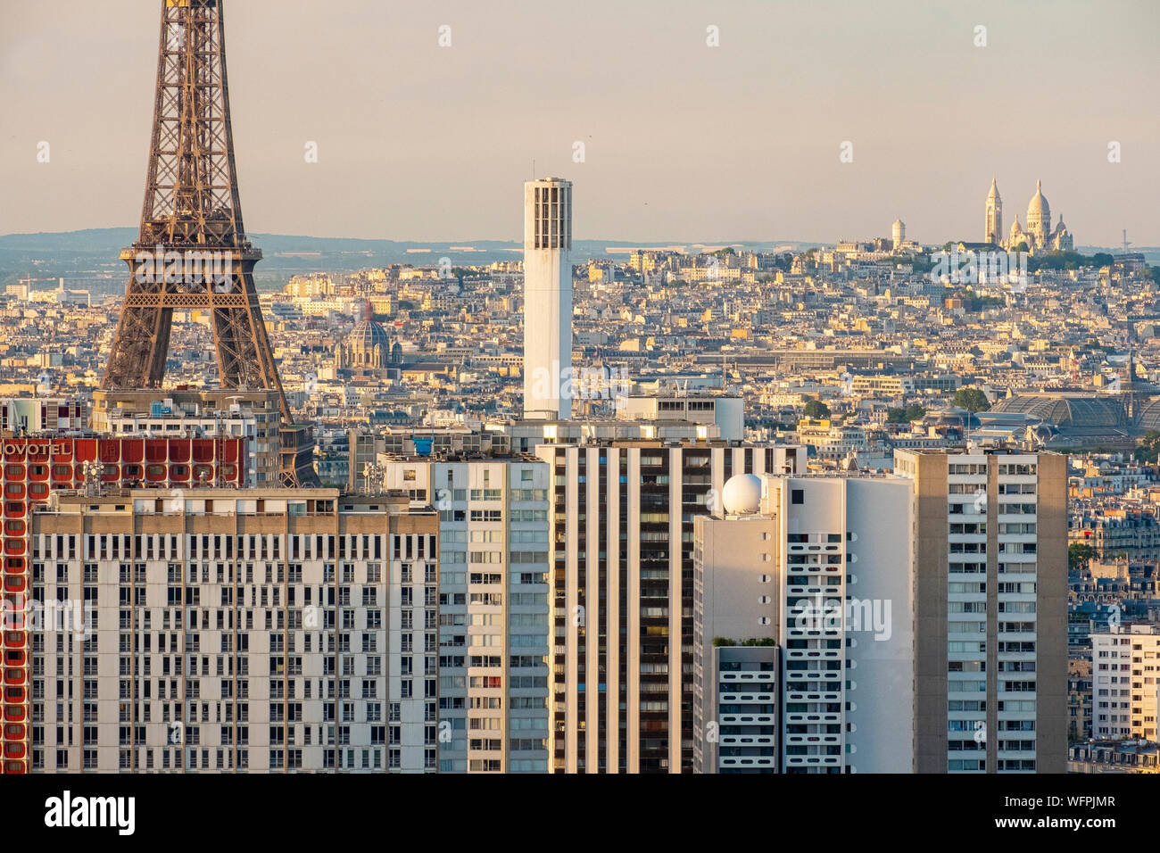 Eiffel tower front view hi-res stock photography and images - Alamy