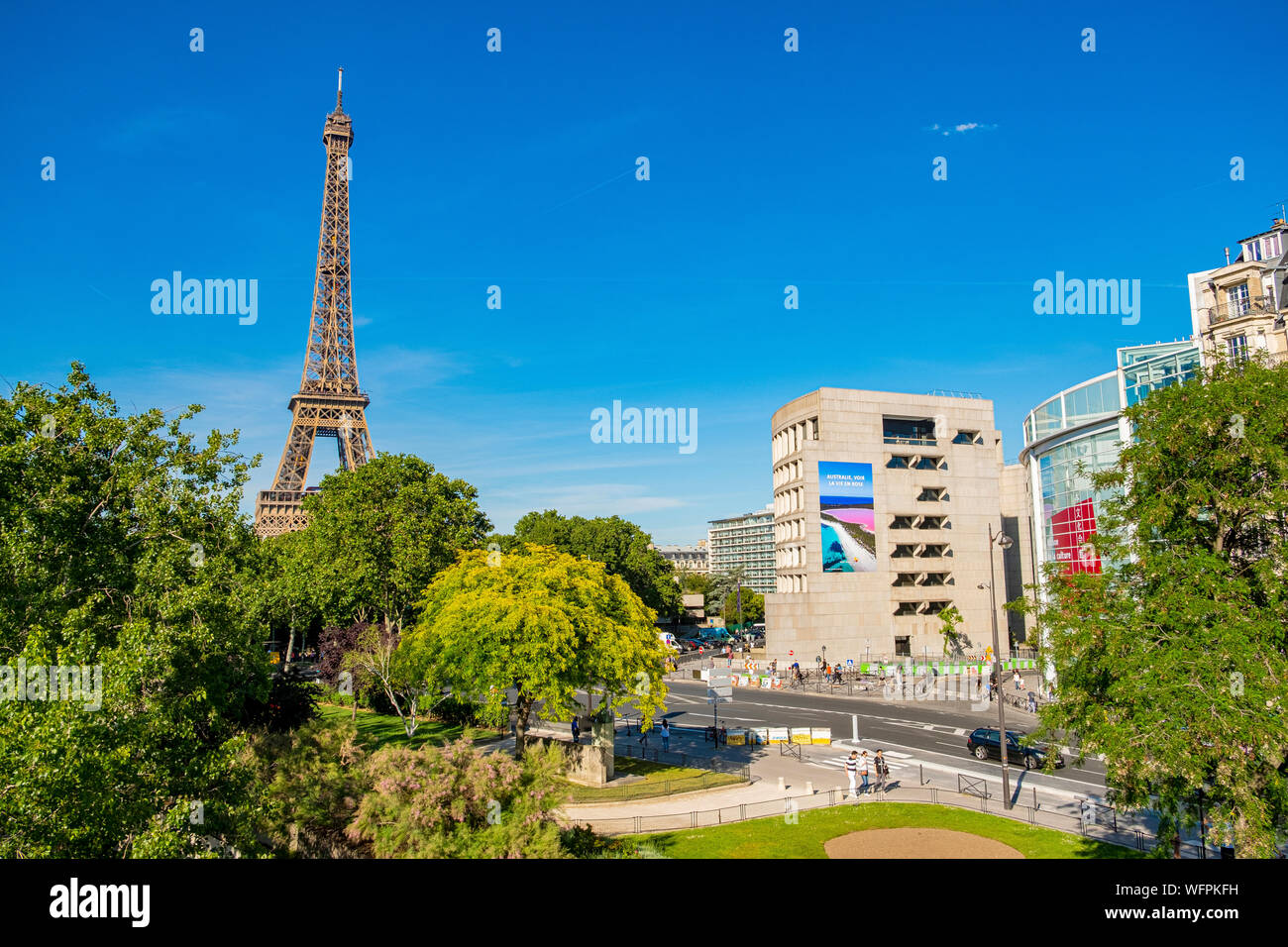 France, Paris, 15th arrondissement and the Eiffel Tower Stock Photo - Alamy