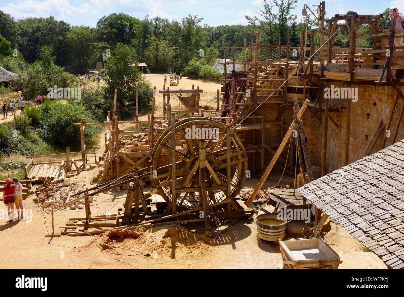 France, Yonne, Treigny, Guedelon, building of the castle according to a ...