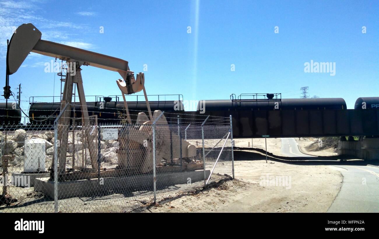 Oil train tank hi-res stock photography and images - Alamy