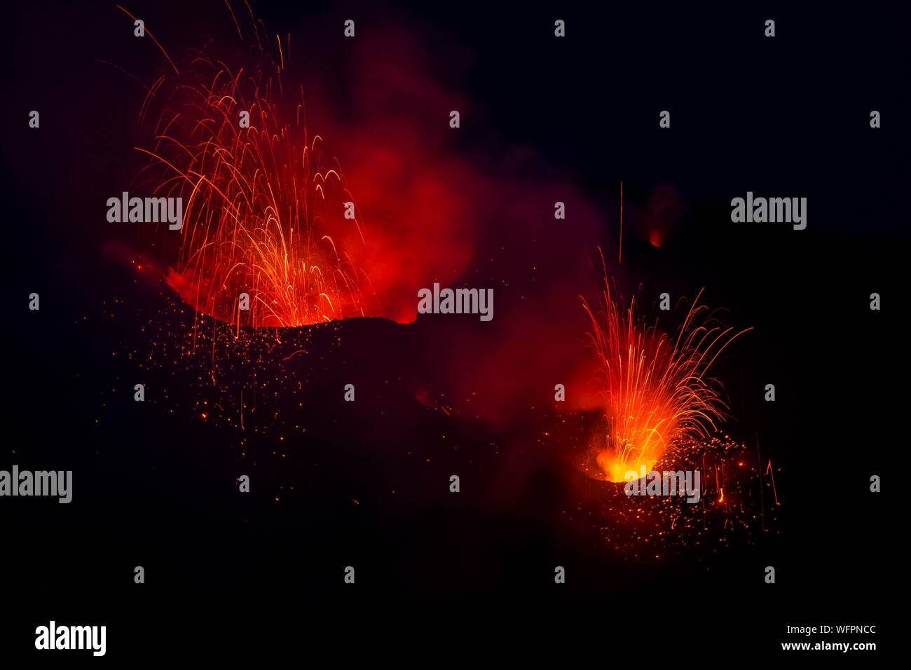 Volcanic bombs hi-res stock photography and images - Alamy