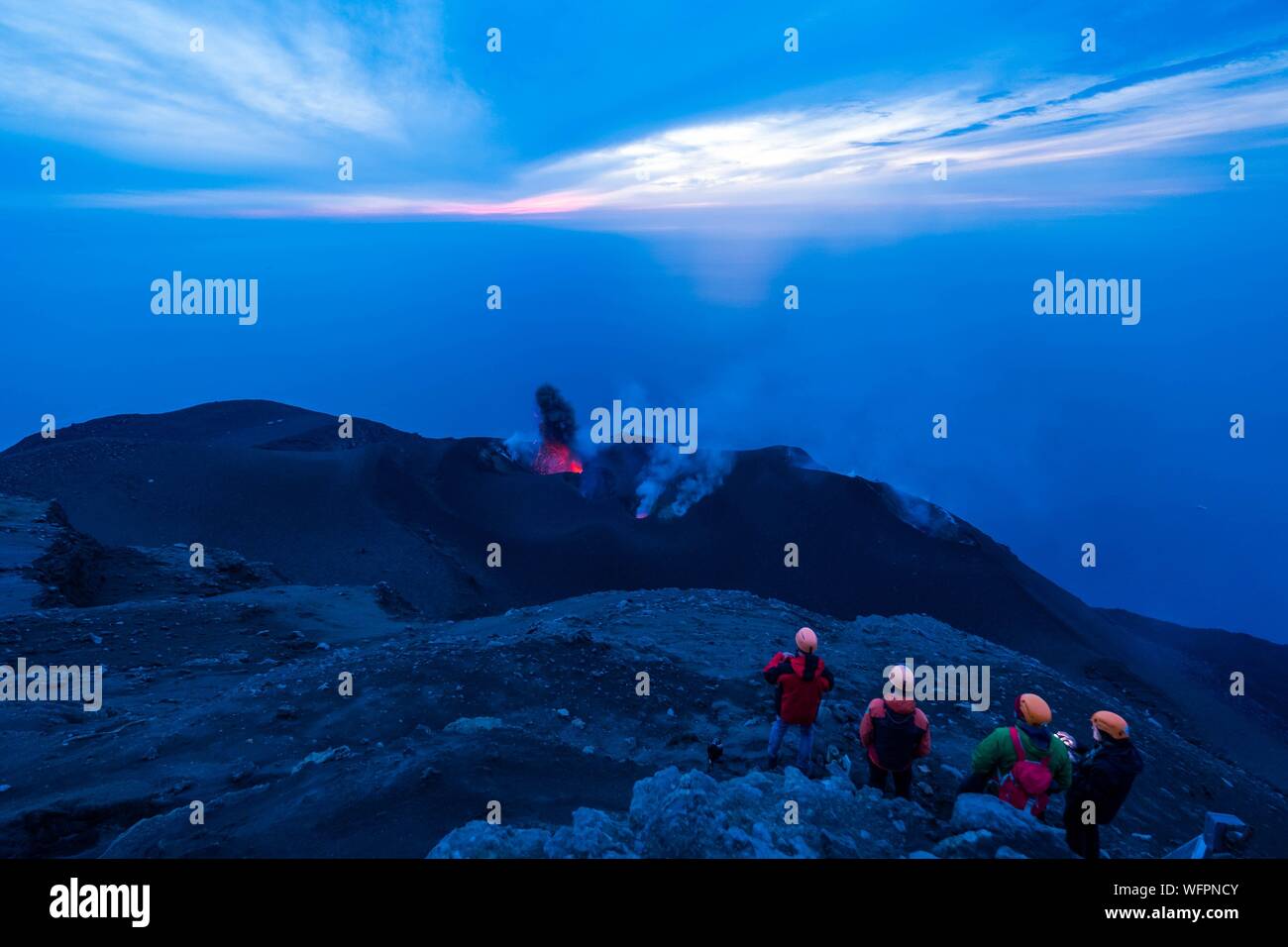 Types of stromboli hi-res stock photography and images - Alamy