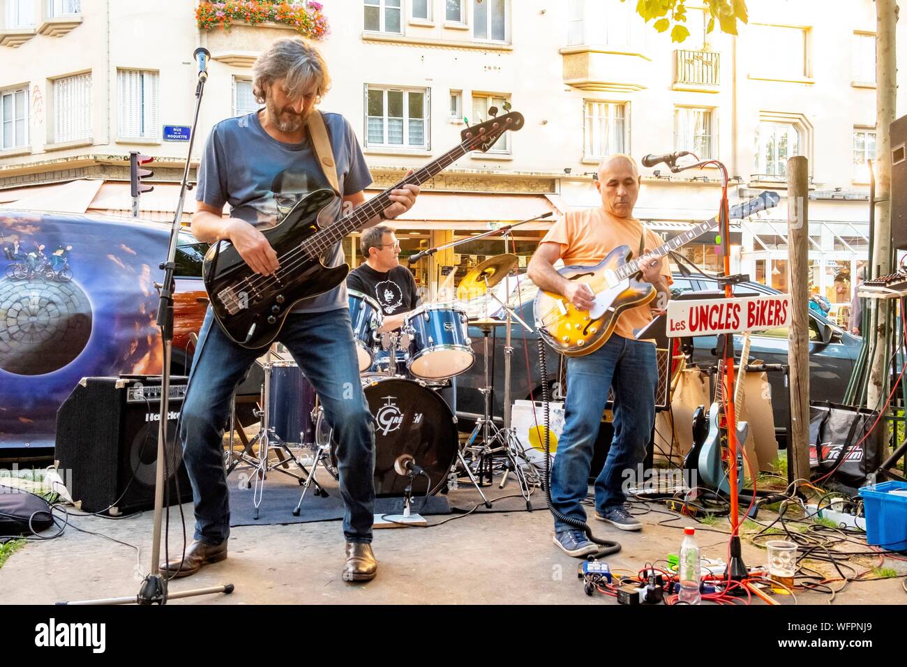 Pavement rock band hi-res stock photography and images - Alamy