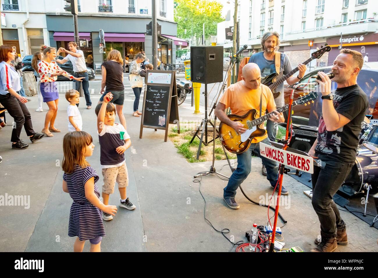 France, Paris, Fete de la Musique (Music Day), rock band Stock Photo ...