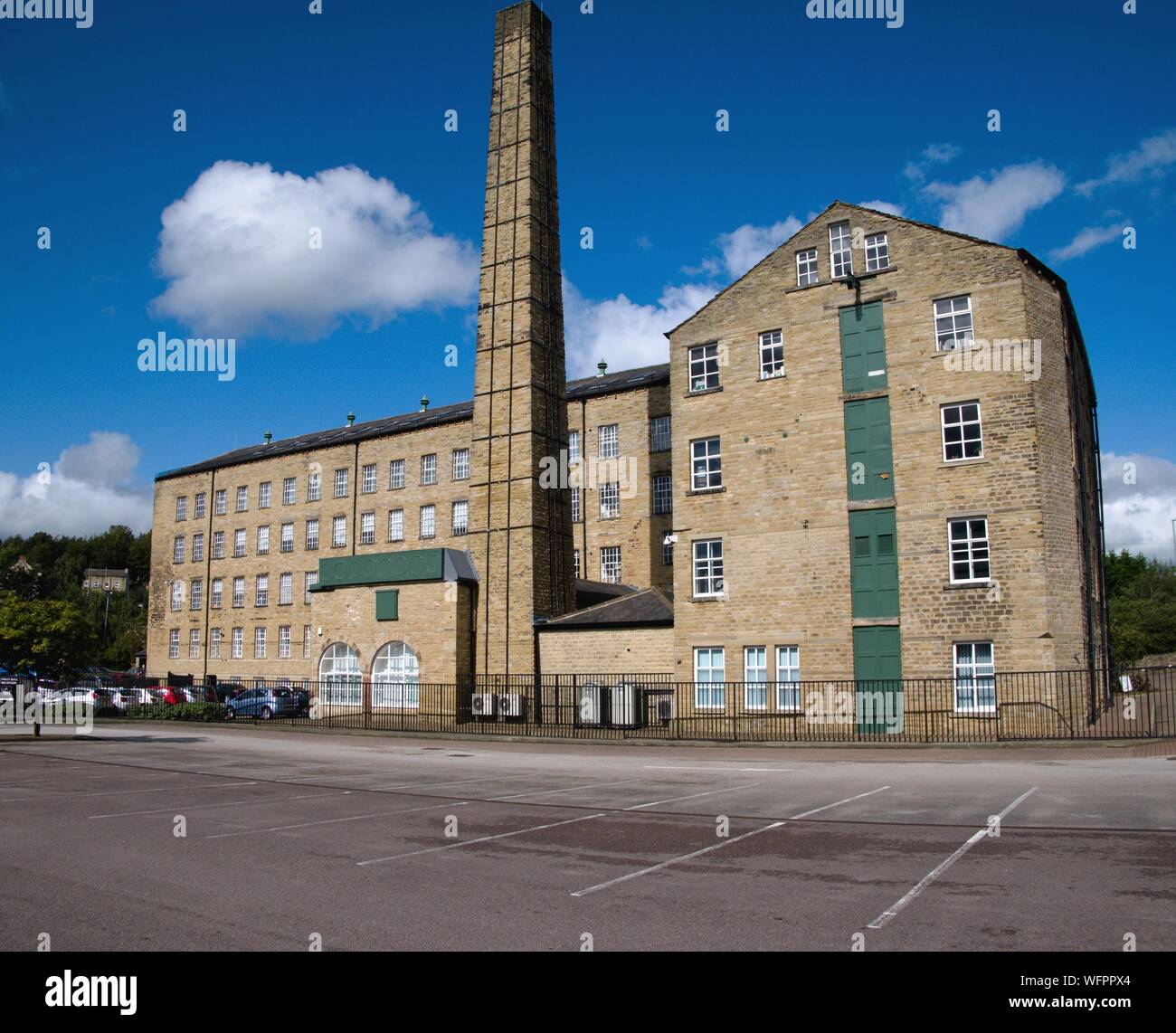 Grade 11 listed building chimney hi-res stock photography and images ...