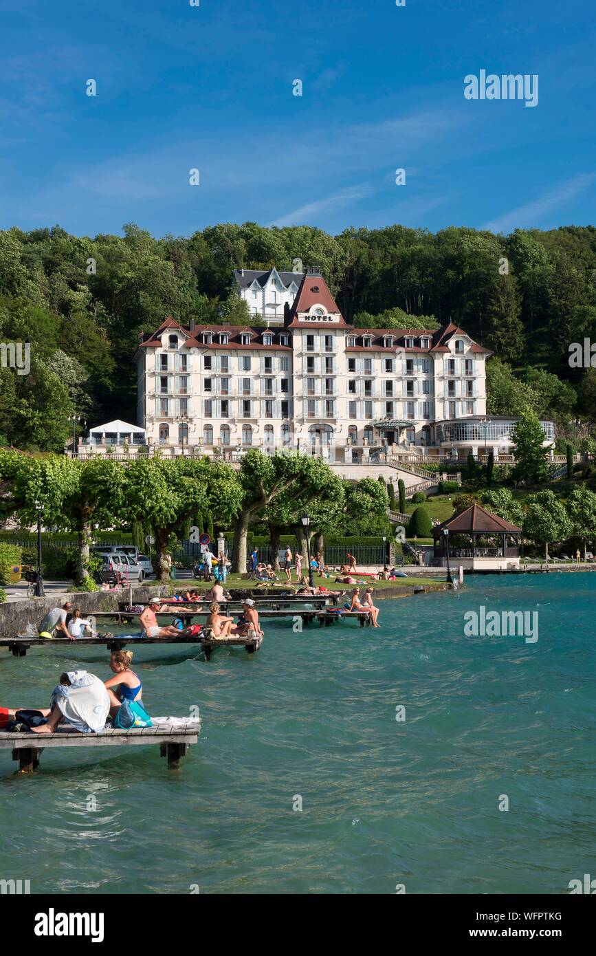 France, Haute Savoie, Annecy, the lakeside pontoons at Menthon Saint ...