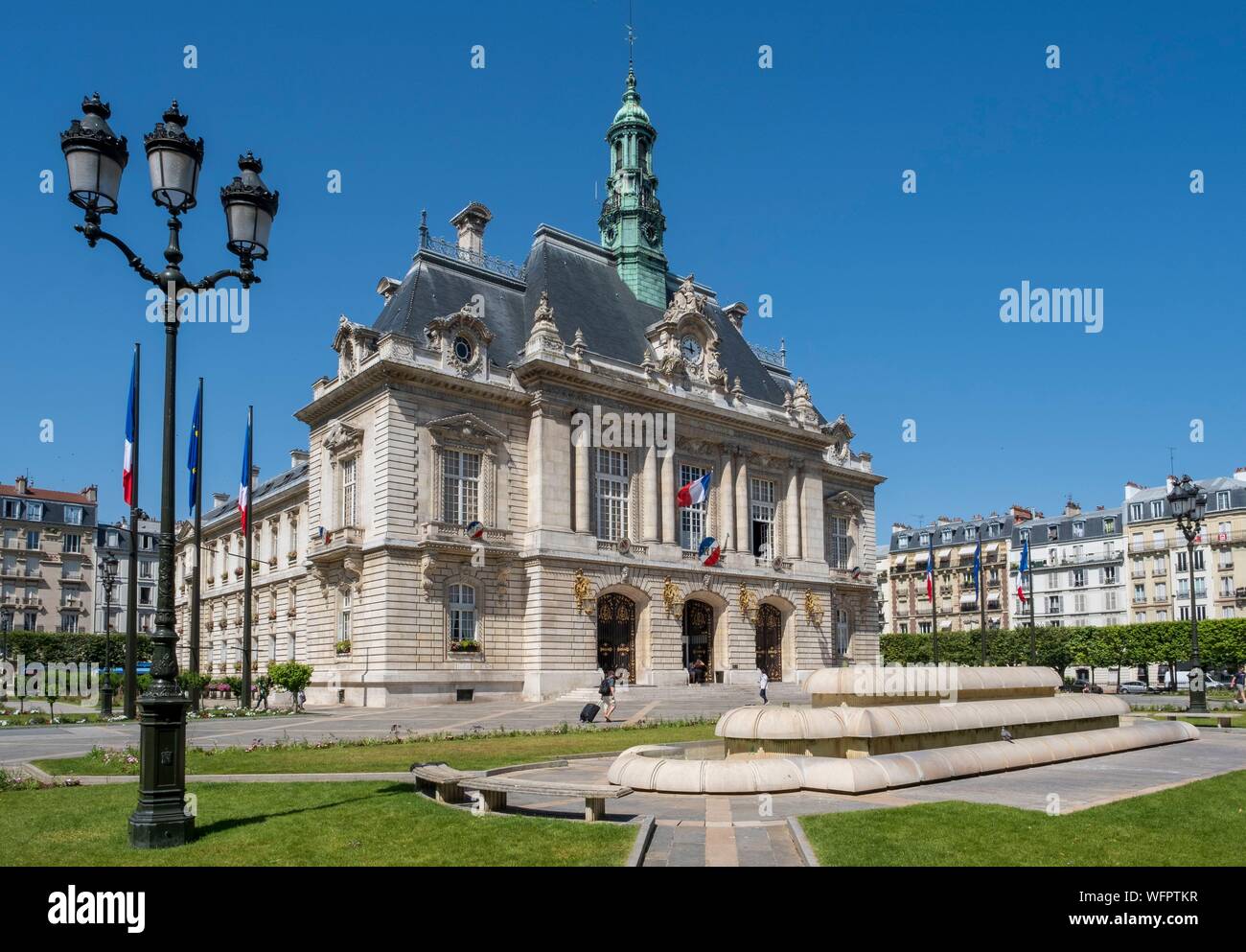 Levallois perret street hi-res stock photography and images - Alamy