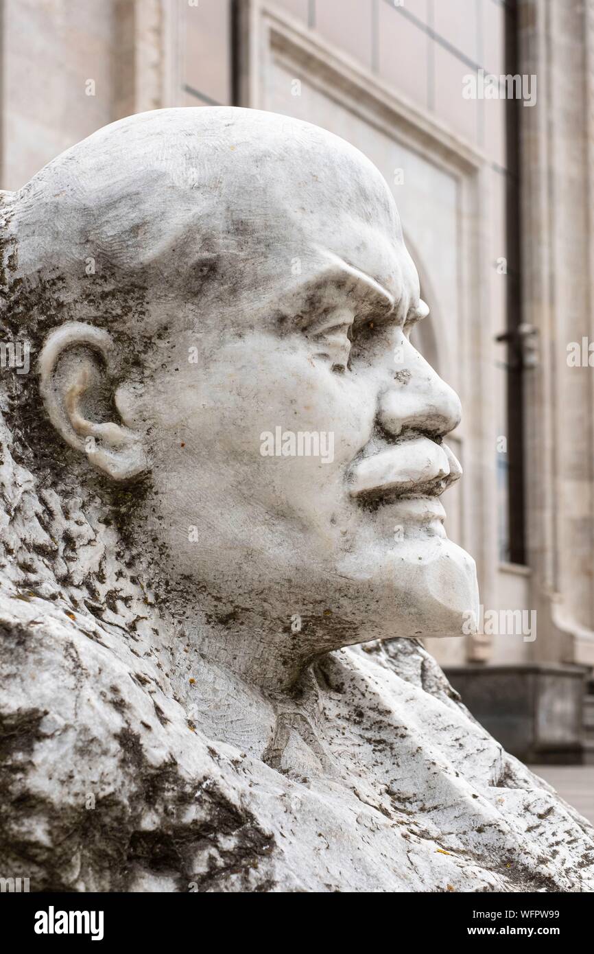 Bust lenin picture hi-res stock photography and images - Alamy