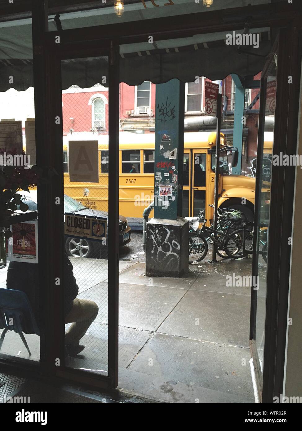 Store bus hi-res stock photography and images - Alamy