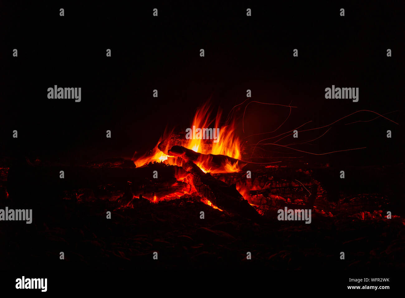 Campfire smoke hi-res stock photography and images - Alamy