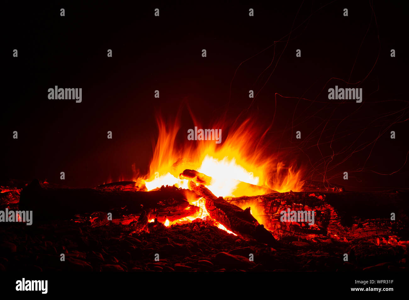 Campfire smoke hi-res stock photography and images - Alamy