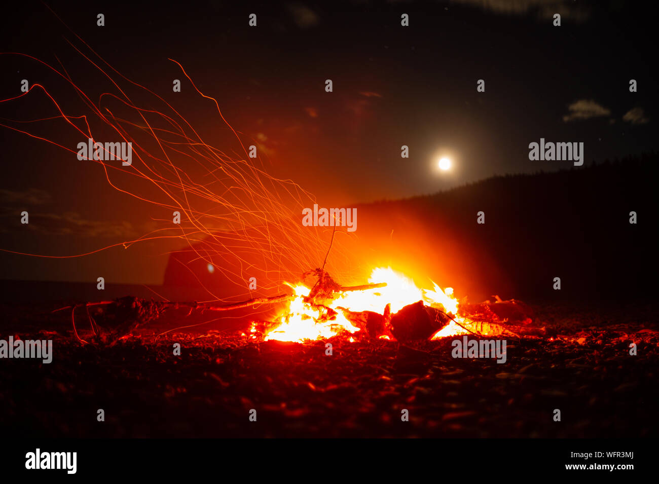 Campfire smoke hi-res stock photography and images - Alamy
