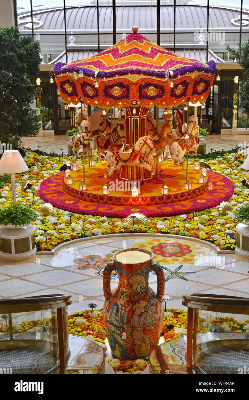 Wynn hotel table hi-res stock photography and images - Alamy