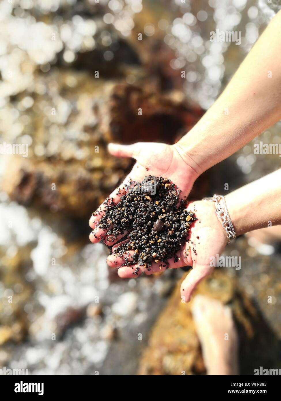 Dirt on hands hi-res stock photography and images - Alamy