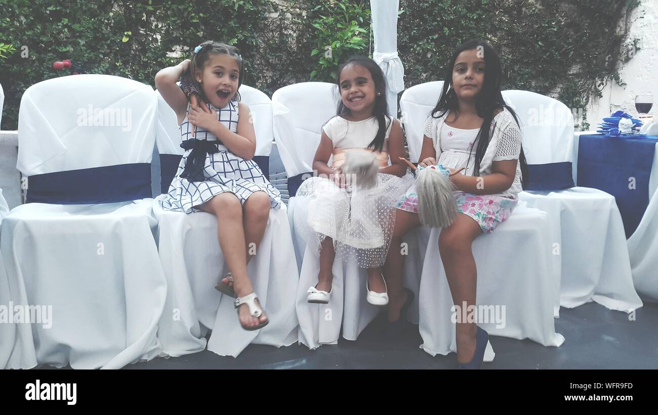 Sitting girls hi-res stock photography and images - Alamy