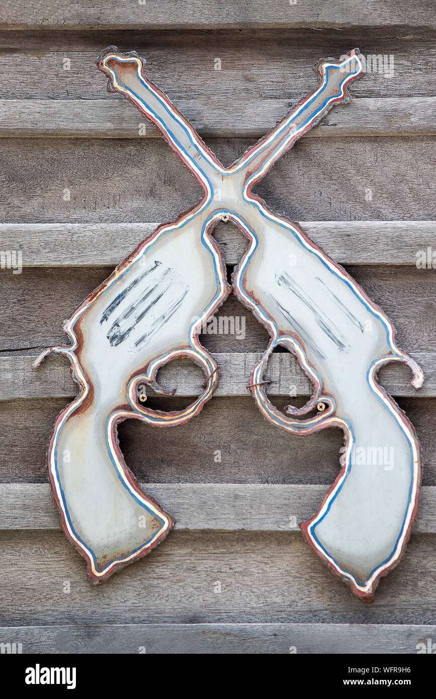 Wall of guns hi-res stock photography and images - Alamy