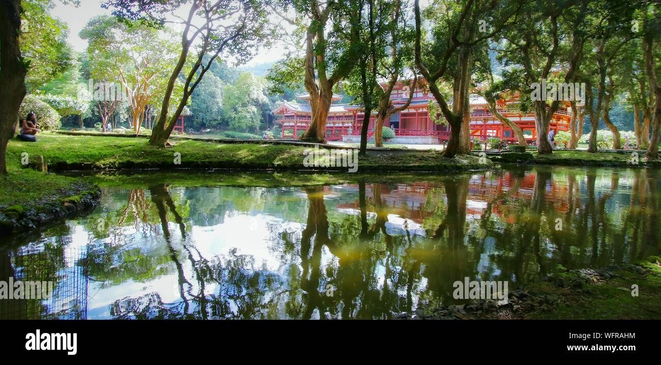 Pond with temple hi-res stock photography and images - Alamy