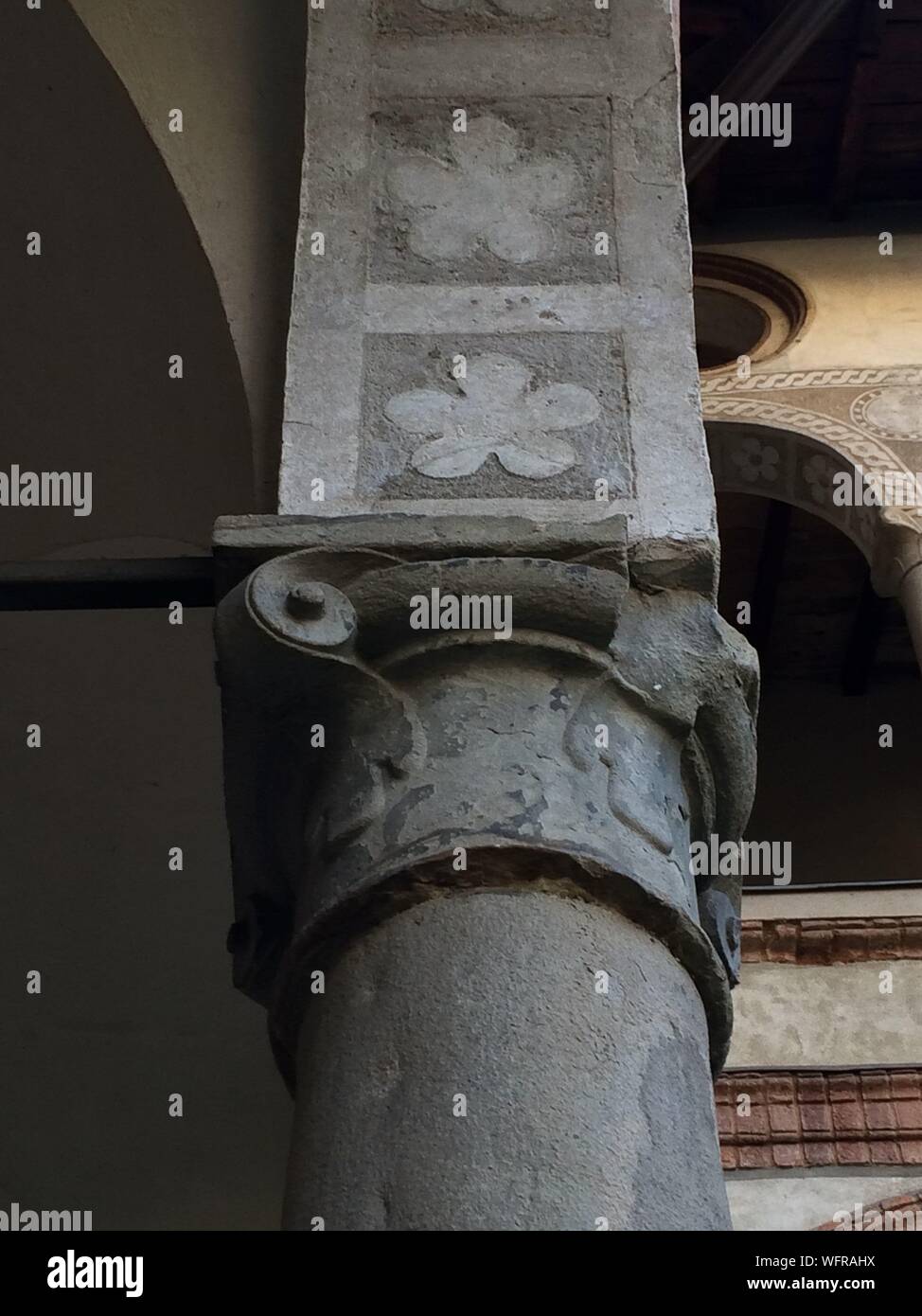 Floral column hi-res stock photography and images - Alamy