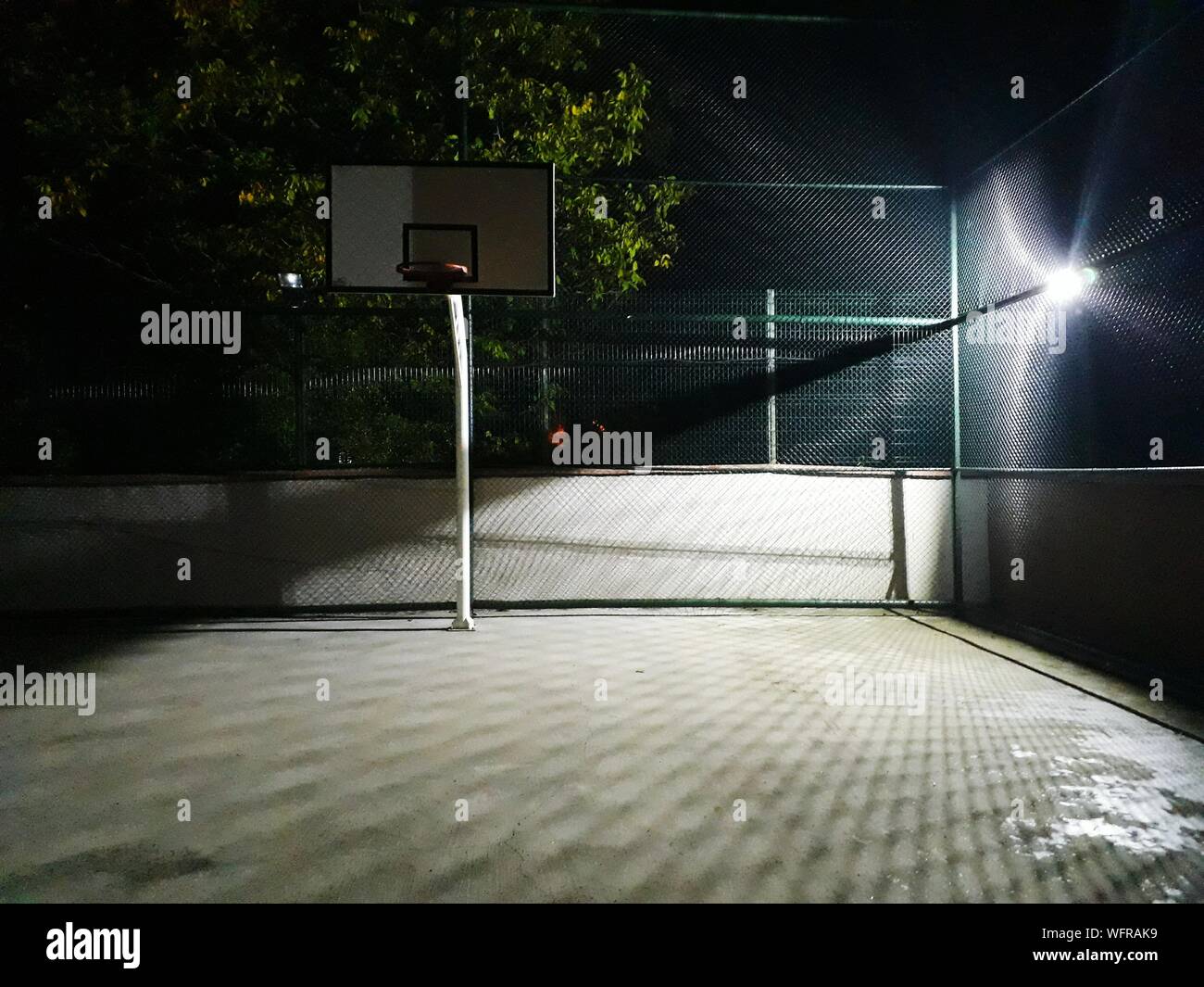 Basketball night outdoors hi-res stock photography and images - Alamy