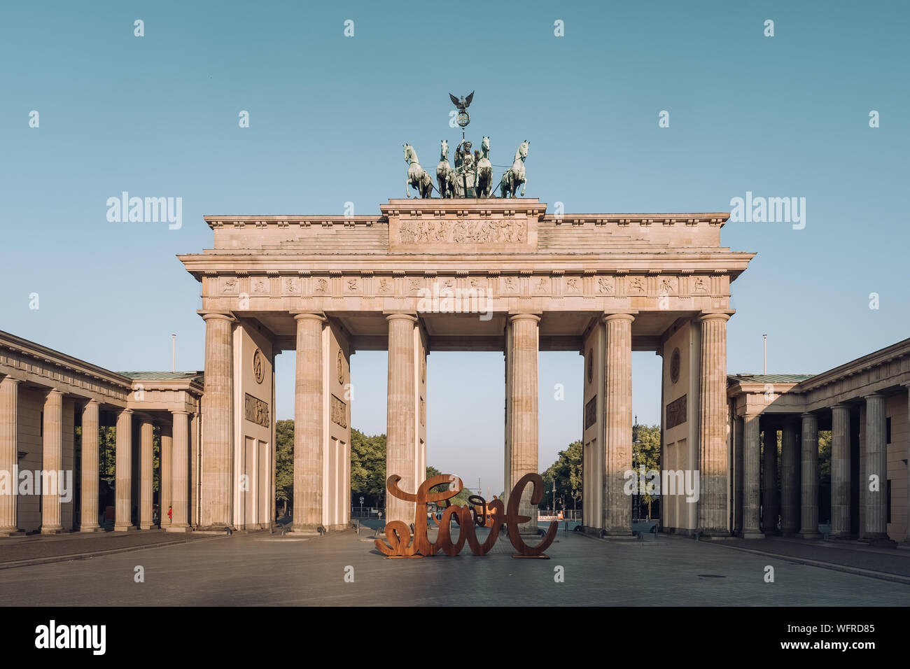 Brandenburger gate hi-res stock photography and images - Alamy