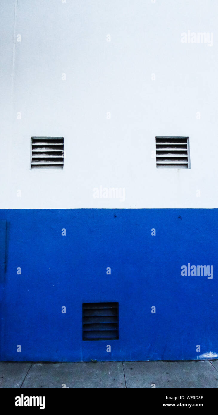 Blue and white building hi-res stock photography and images - Alamy