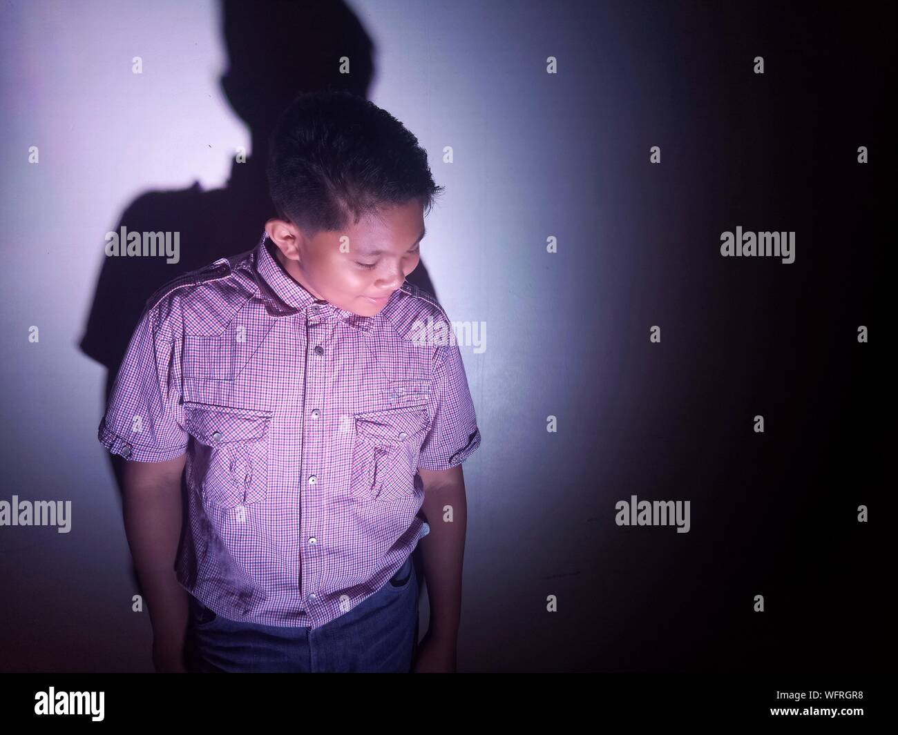 Boy wall standing shadow hi-res stock photography and images - Alamy