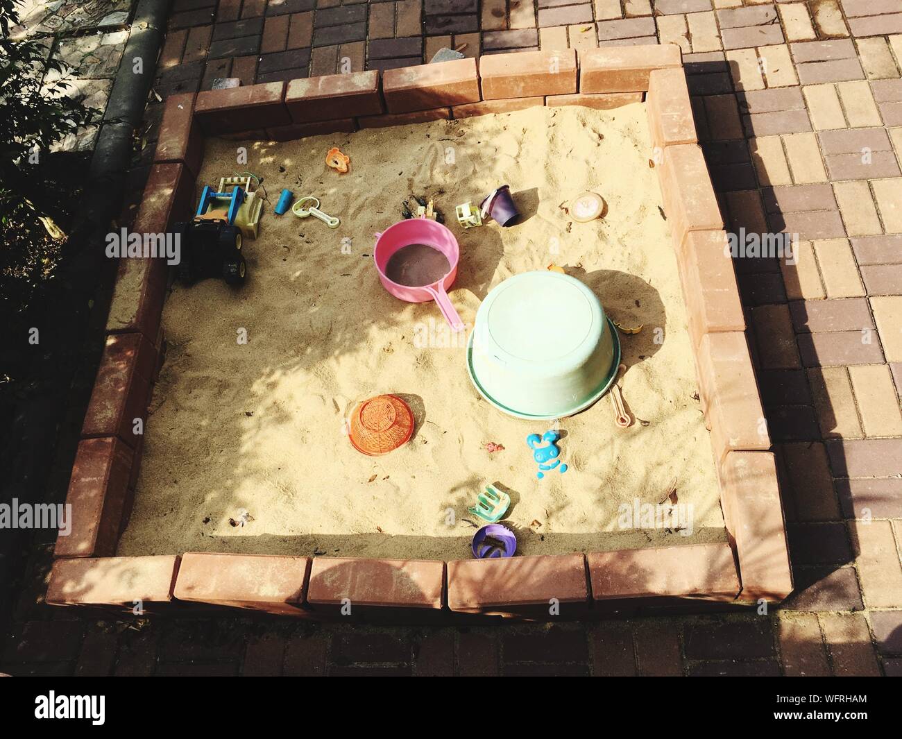 Container yard angle hi-res stock photography and images - Alamy