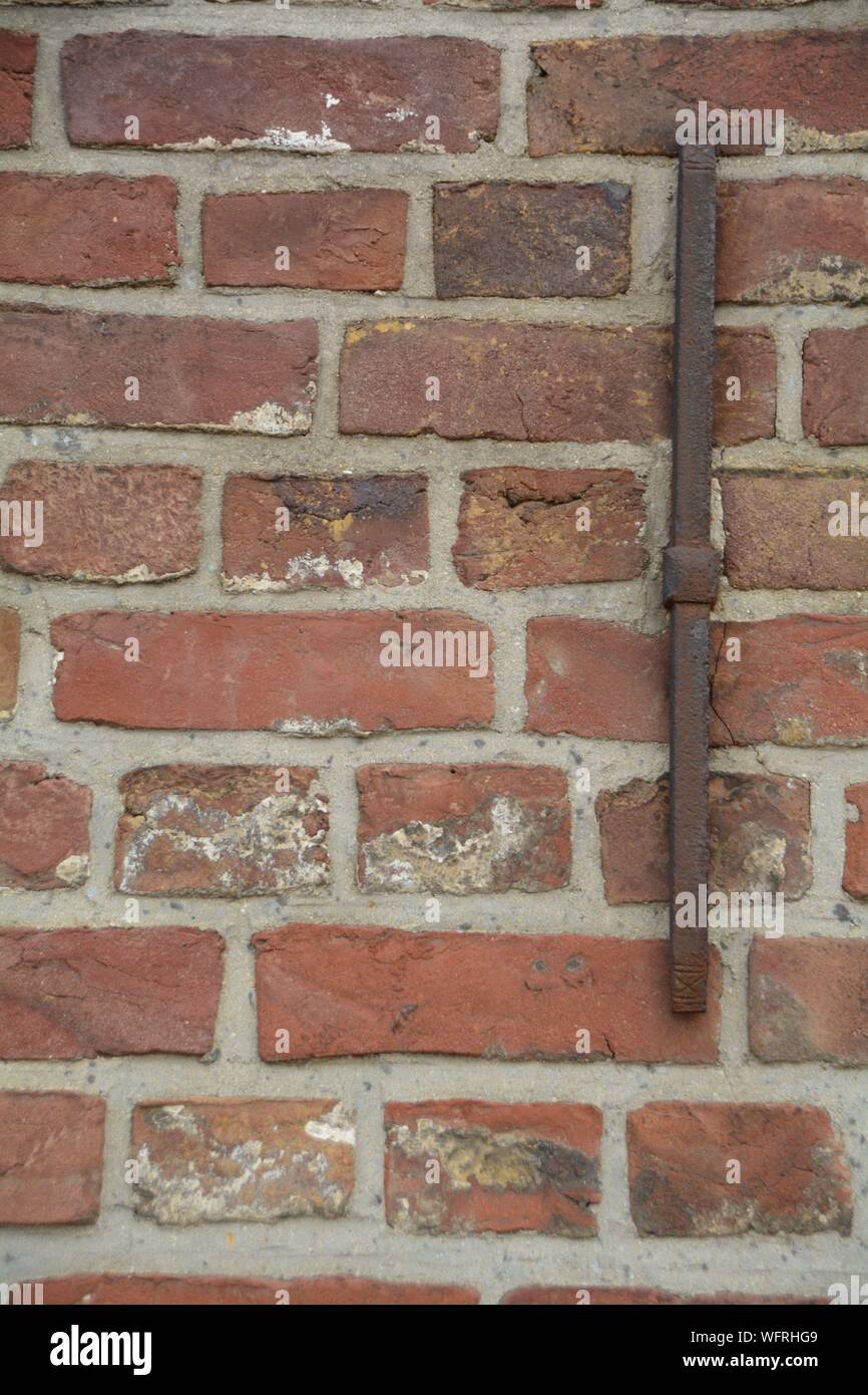 Metal rod wall hi-res stock photography and images - Alamy